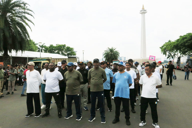 FX Mote dan Yowel Boari Mengikuti Gladi Pelantikan di Monas | Papua ...